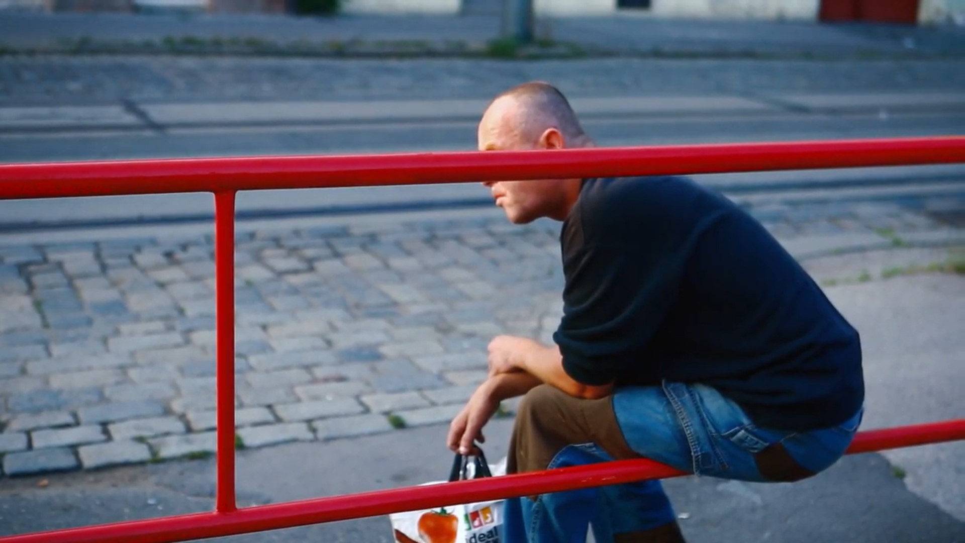 Railing - dafilms.com | watch online