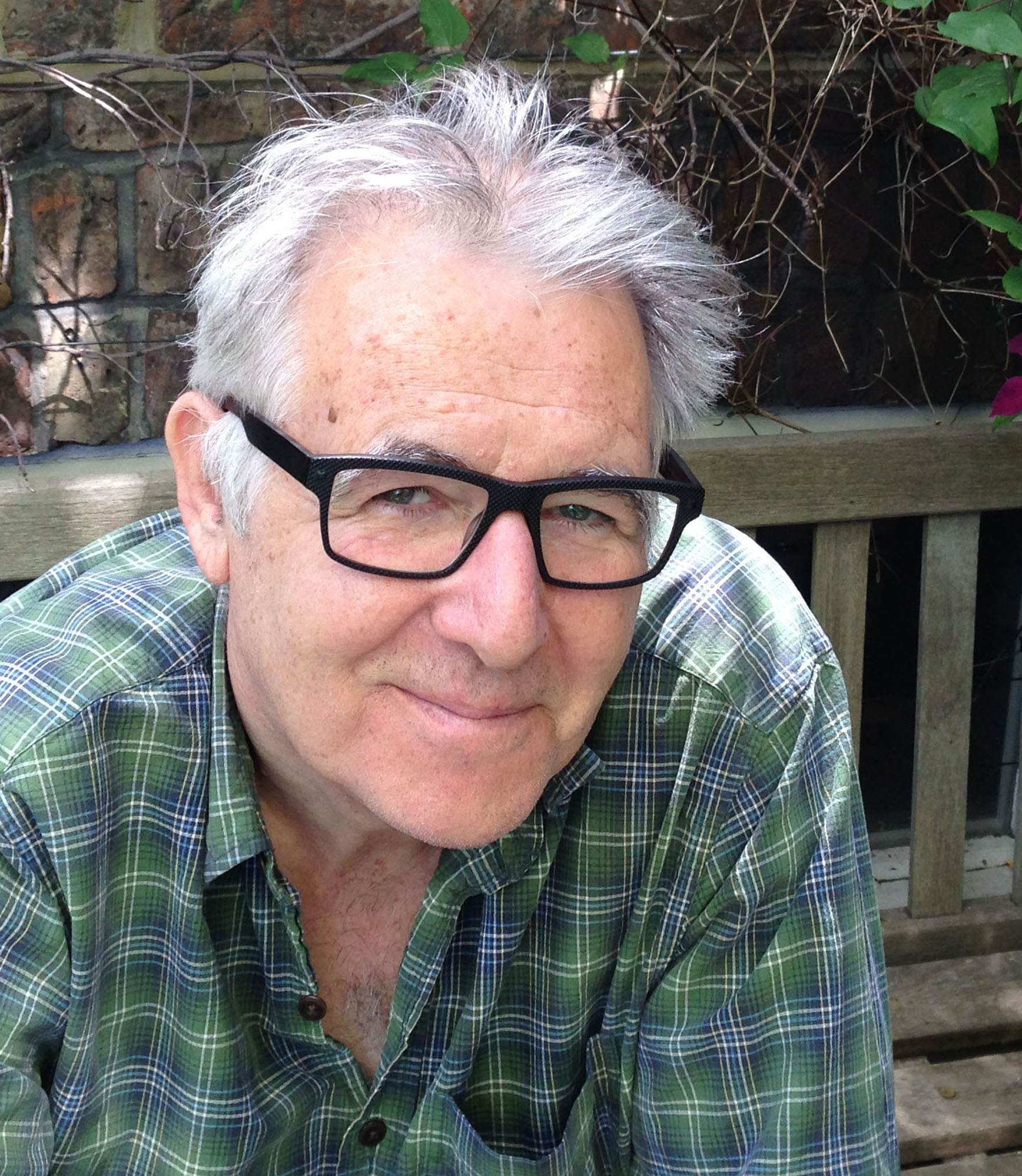 John Smith's Instagram, Twitter & Facebook on IDCrawl